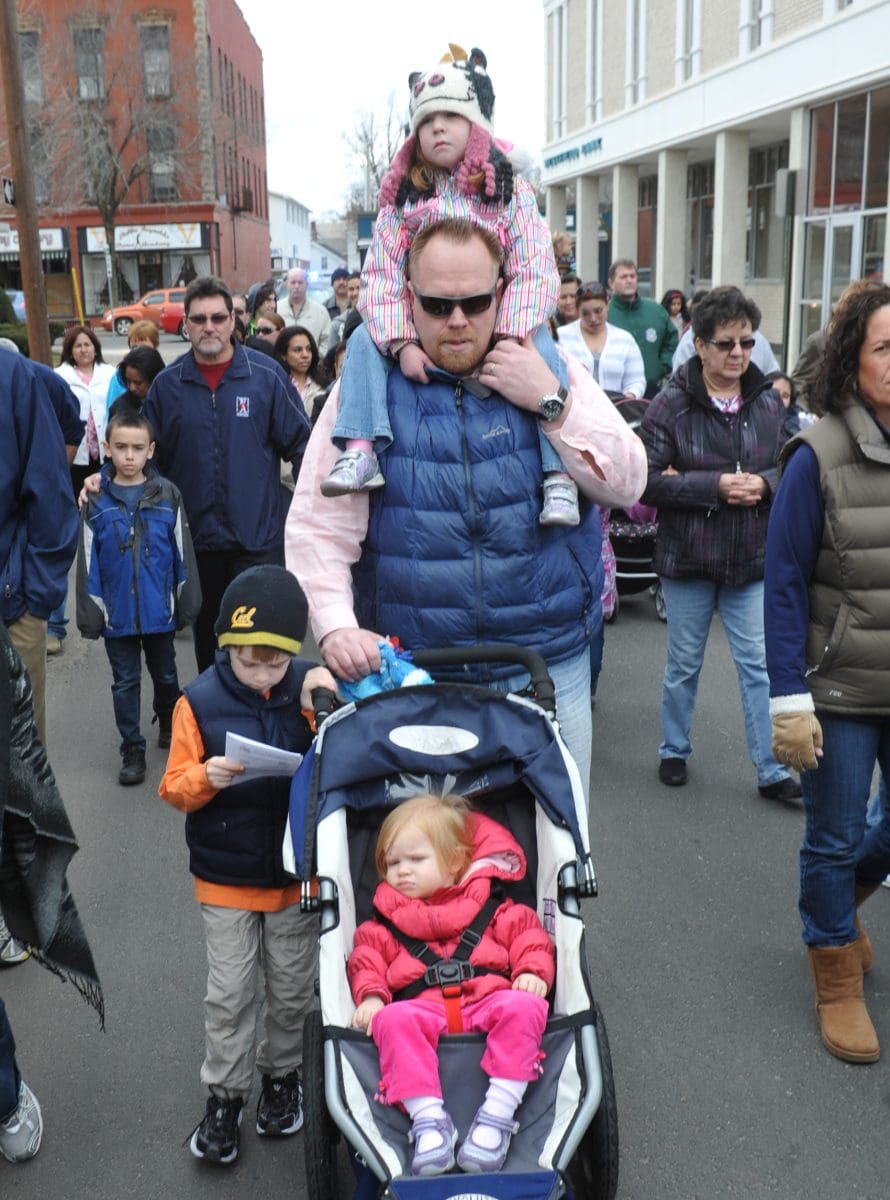 142 Crowd followers for 3/30 - The Westfield News